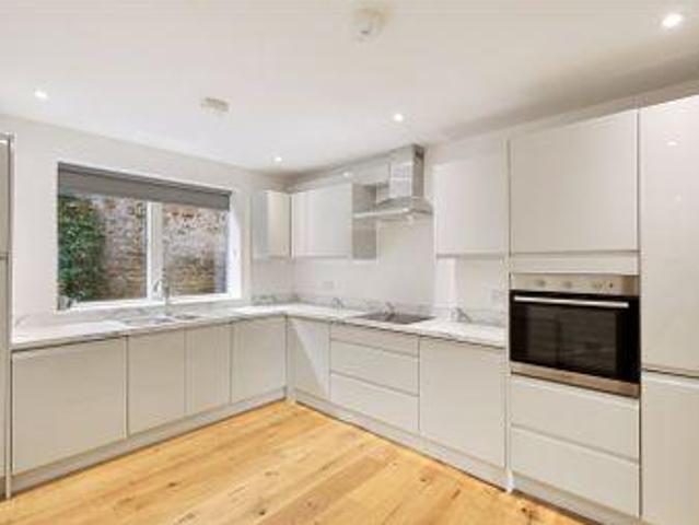 3 Bedrooms Flat for rent in Lockhart Street, Bow, London E3