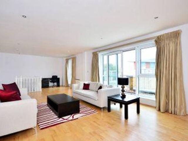 3 Bedrooms Flat for rent in Lombard Road, Battersea SW11