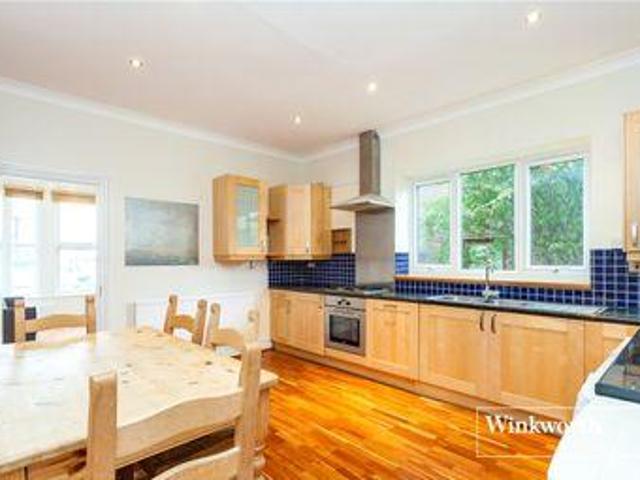 3 Bedrooms Flat for rent in Long Lane, Finchley, London N3