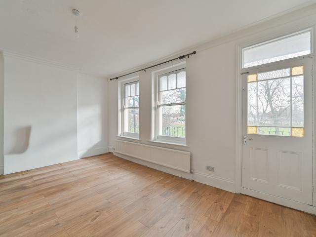 3 Bedrooms Flat for Rent in London Road | Foxtons