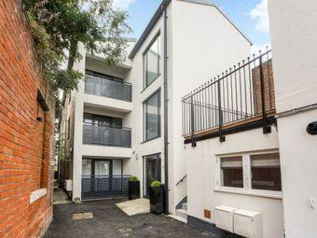3 Bedrooms Flat for rent in London Street, Chertsey KT16