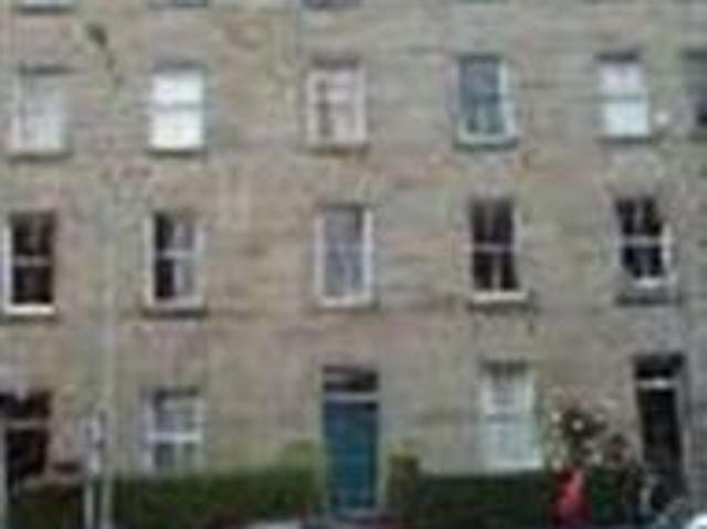 3 Bedrooms Flat for rent in Lauriston Place, Edinburgh EH3