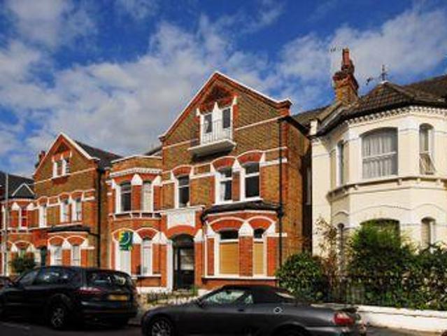 3 Bedrooms Flat for rent in Lavender Gardens, Battersea SW11