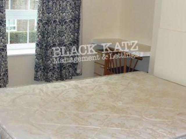 3 Bedrooms Flat for rent in Law Street, London SE1