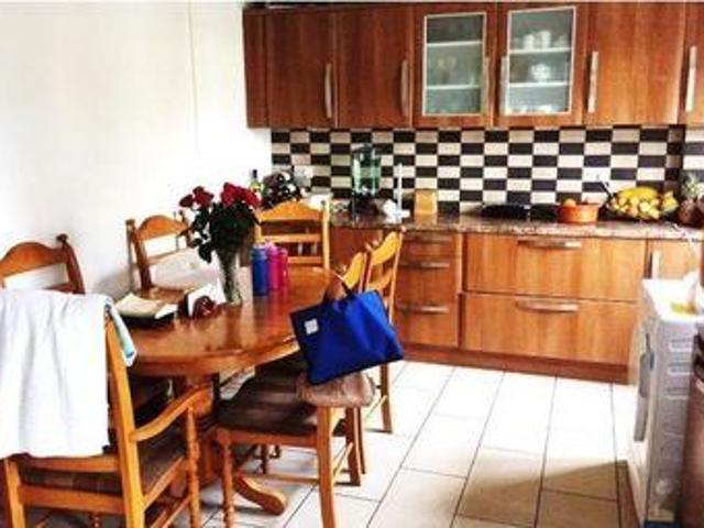 3 Bedrooms Flat for rent in Layfield Road, London NW4