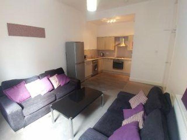 3 Bedrooms Flat for rent in Lady Lawson Street, Grassmarket, Edinburgh EH3