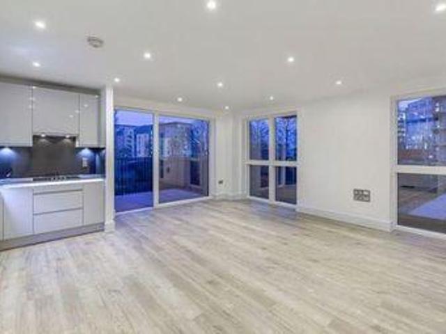 3 Bedrooms Flat for rent in Lakeside Drive, Park Royal, London NW10