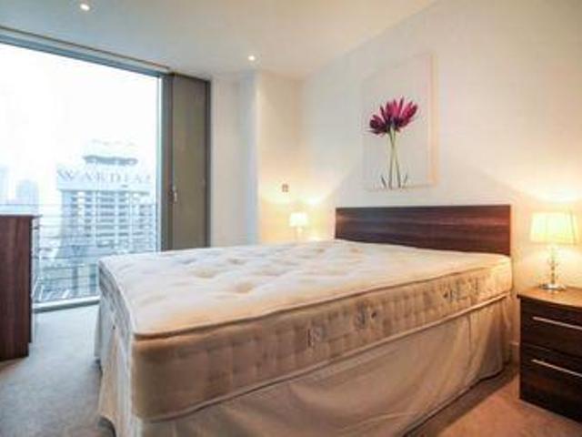 3 Bedrooms Flat for rent in Landmark Apartment, Canary Wharf E14