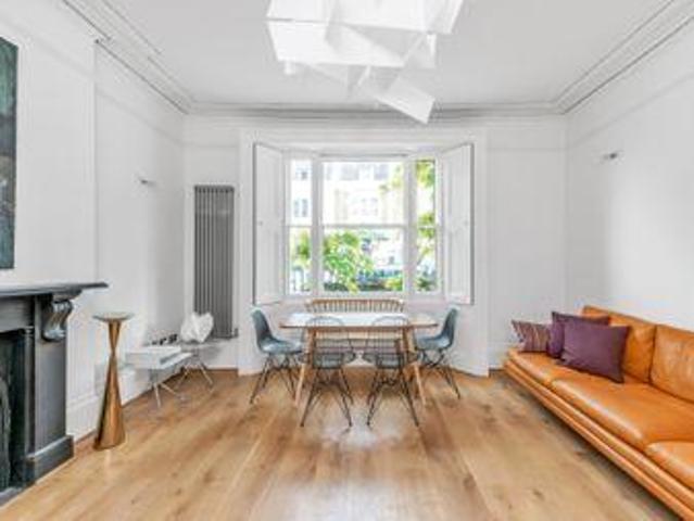 3 Bedrooms Flat for rent in Lansdowne Crescent, Holland Park W11