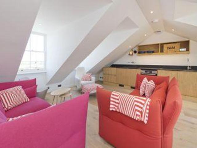 3 Bedrooms Flat for rent in Lansdowne Crescent, London W11