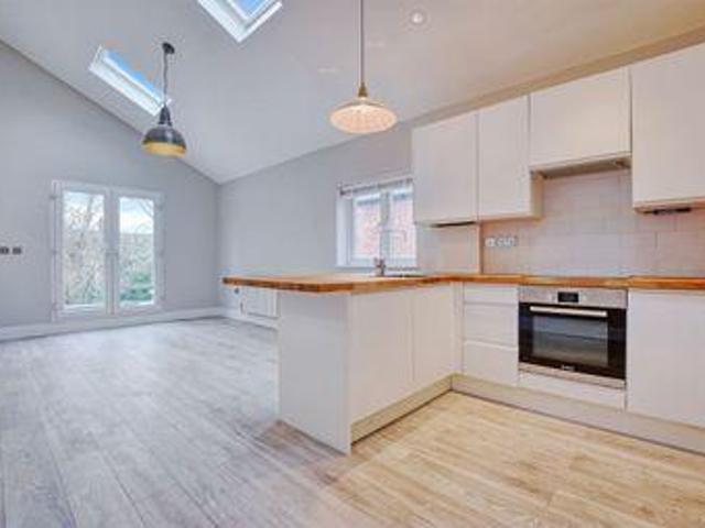 3 Bedrooms Flat for rent in Larch Road, Cricklewood NW2