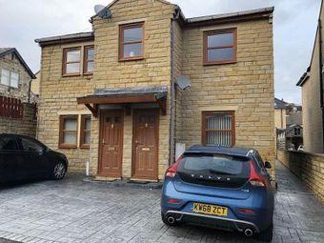 3 Bedrooms Flat for rent in Larch Road, Paddock, Huddersfield HD1