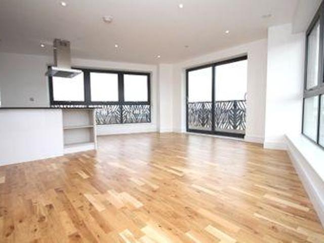 3 Bedrooms Flat for rent in Leven Road, London E14