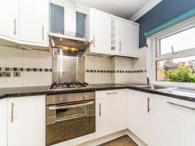 3 Bedrooms Flat for rent in Leverson Street, London SW16