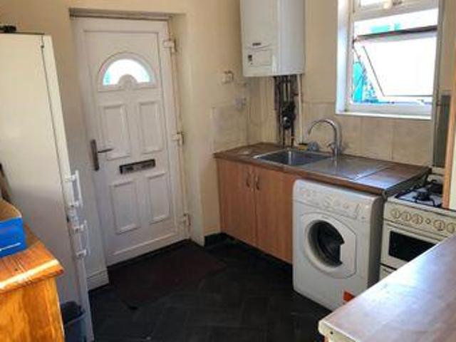 3 Bedrooms Flat for rent in Leagrave Road, Luton LU4
