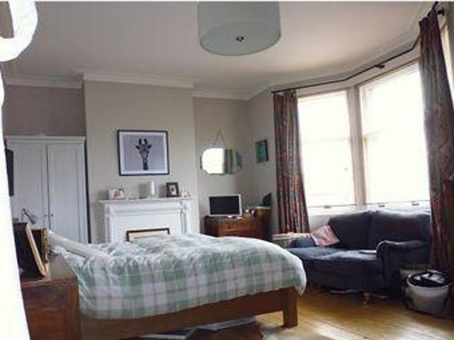 3 Bedrooms Flat for rent in Learmonth Park, Comely Bank, Edinburgh EH4