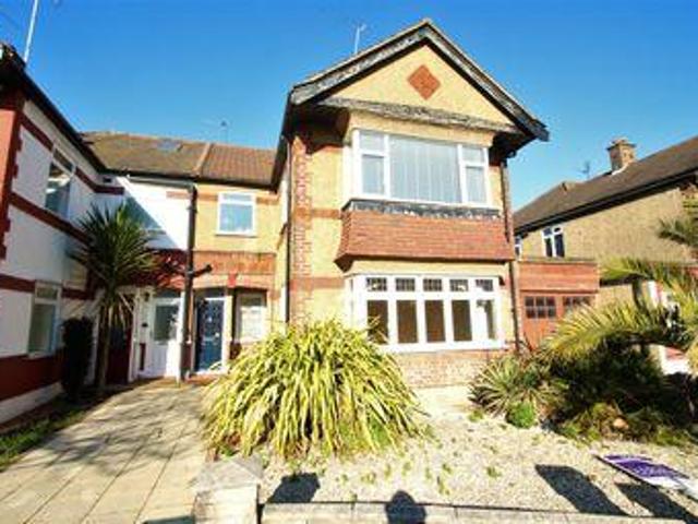 3 Bedrooms Flat for rent in Lechmere Avenue, Woodford Green IG8