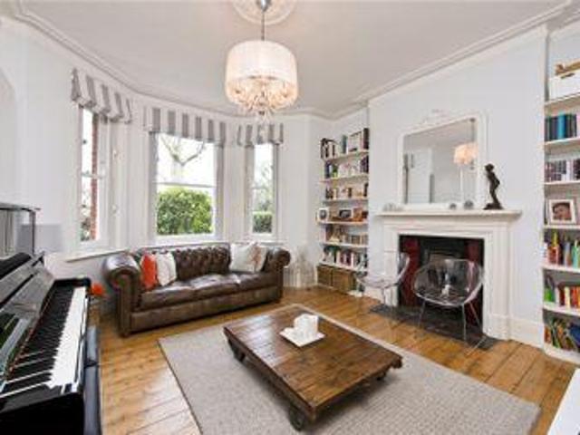 3 Bedrooms Flat for rent in Leith Mansions, Grantully Road, London W9