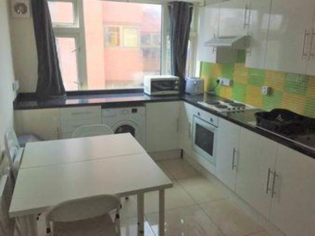 3 Bedrooms Flat for rent in Litchfield Avenue, Stratford, London E15