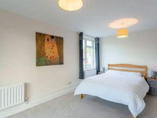3 Bedrooms Flat for rent in Limerick Close, London SW12