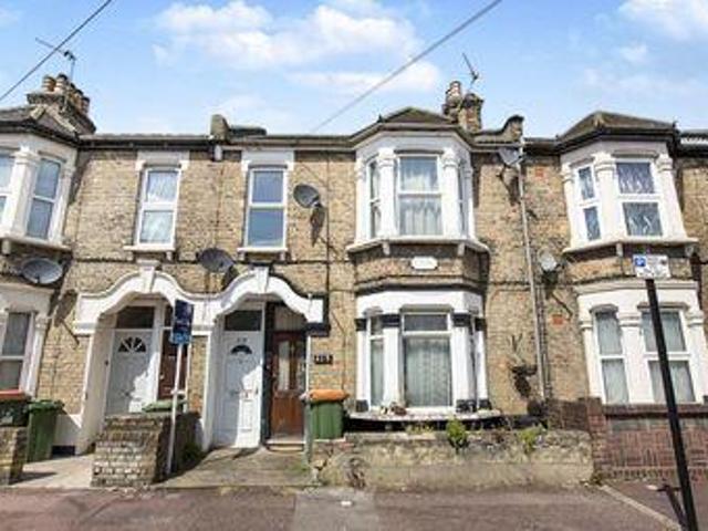 3 Bedrooms Flat for rent in Ling Road, London E16