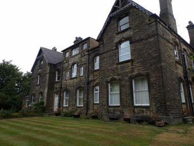 3 Bedrooms Flat for rent in Linden Road, Halifax HX3