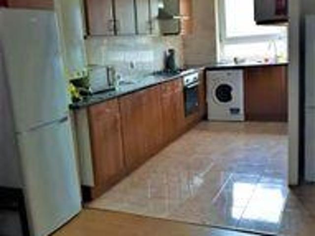 3 Bedrooms Flat for rent in Linsdell Road, Barking IG11