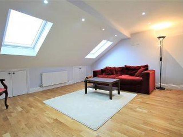 3 Bedrooms Flat for rent in Lucien Road, Tooting Bec SW17