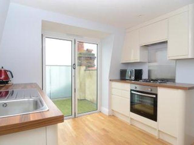 3 Bedrooms Flat for rent in Lucien Road, Tooting SW17