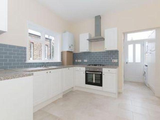 3 Bedrooms Flat for rent in Lydhurst Avenue, London SW2
