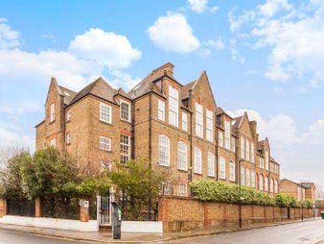 3 Bedrooms Flat for rent in Lyham Road, Clapham North SW2