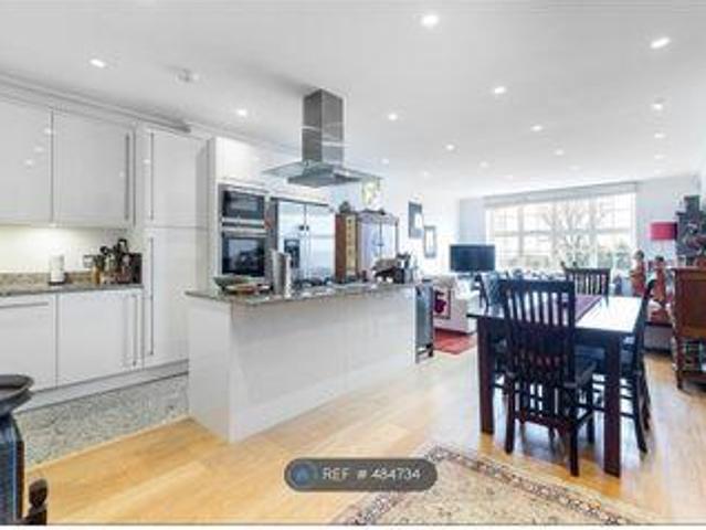 3 Bedrooms Flat for rent in Lyndhurst Road, London NW3