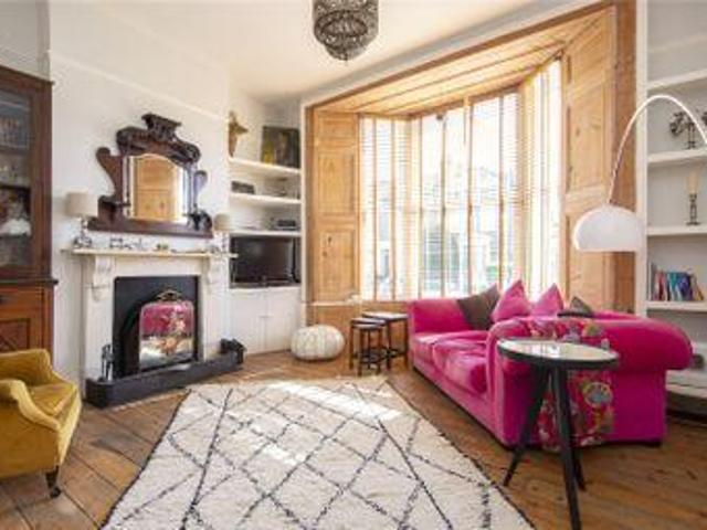 3 Bedrooms Flat for rent in Moulins Road, London E9