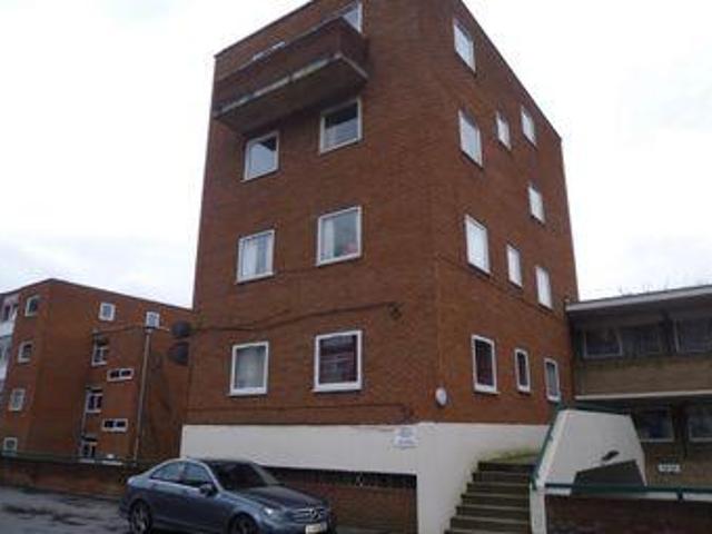 3 Bedrooms Flat for rent in Moulton Court Moulton Rise, Town Centre LU2