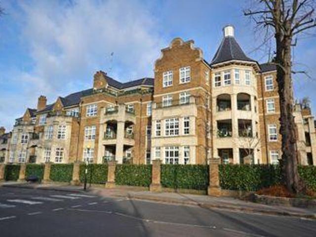 3 Bedrooms Flat for rent in Mountview Close NW11
