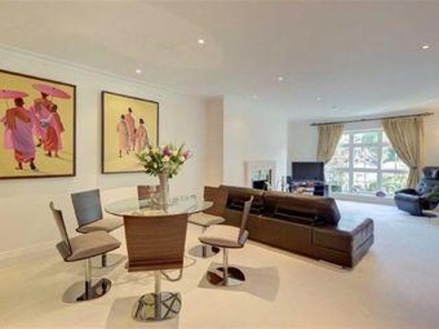 3 Bedrooms Flat for rent in Mountview Close, Hampstead Way, London NW11