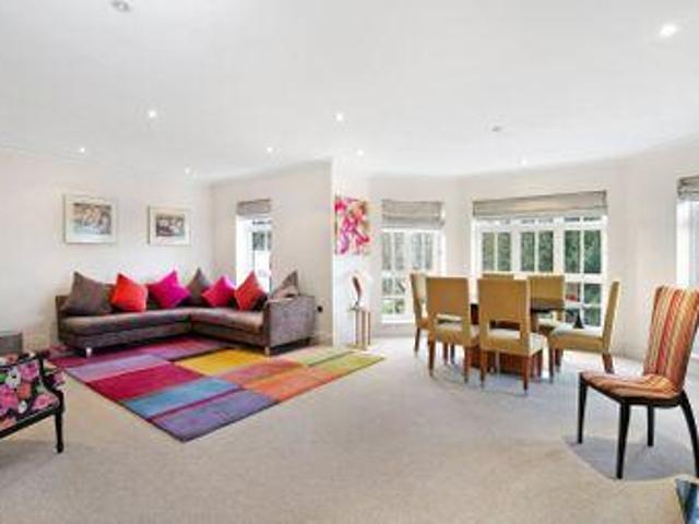 3 Bedrooms Flat for rent in Mountview Close, London NW11