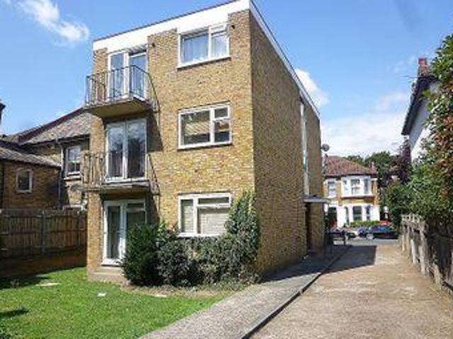3 Bedrooms Flat for rent in Mount Pleasant Road, London SE13