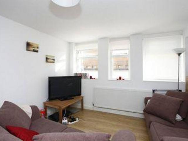 3 Bedrooms Flat for rent in Mount View Road, London N4