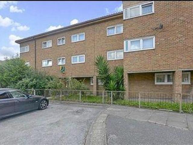 3 Bedrooms Flat for rent in Moxon Close, Plaistow E13