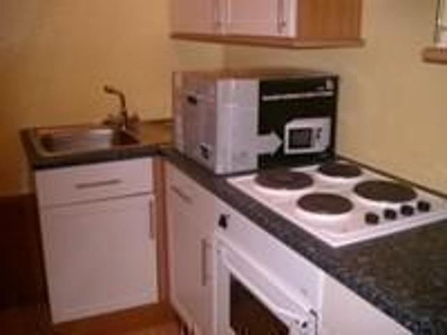 3 Bedrooms Flat for rent in Montague Street, Edinburgh EH8