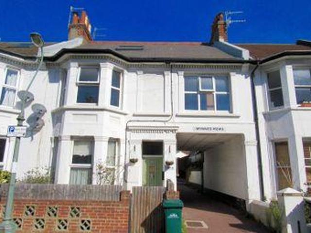 3 Bedrooms Flat for rent in Montgomery Street, Hove BN3