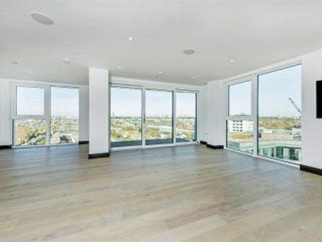 3 Bedrooms Flat for rent in Montpellier House, Sovereign Court, 17 Glenthorne Road, Hammersmith W6