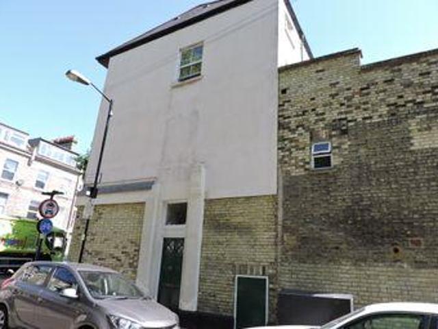 3 Bedrooms Flat for rent in Moray Road, Finsbury Park, London N4