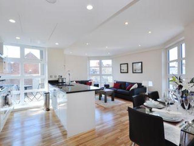 3 Bedrooms Flat for rent in Moreton Street, London SW1V