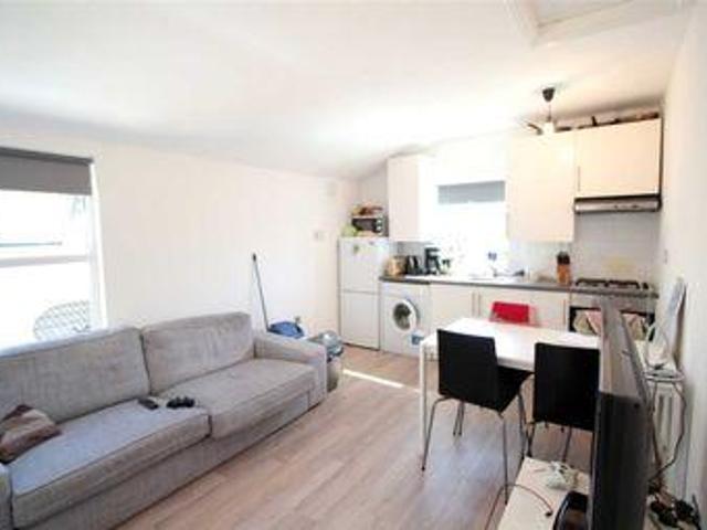 3 Bedrooms Flat for rent in Morrish Road, London SW2