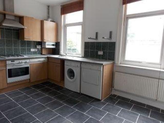 3 Bedrooms Flat for rent in Morrish Road, London SW2