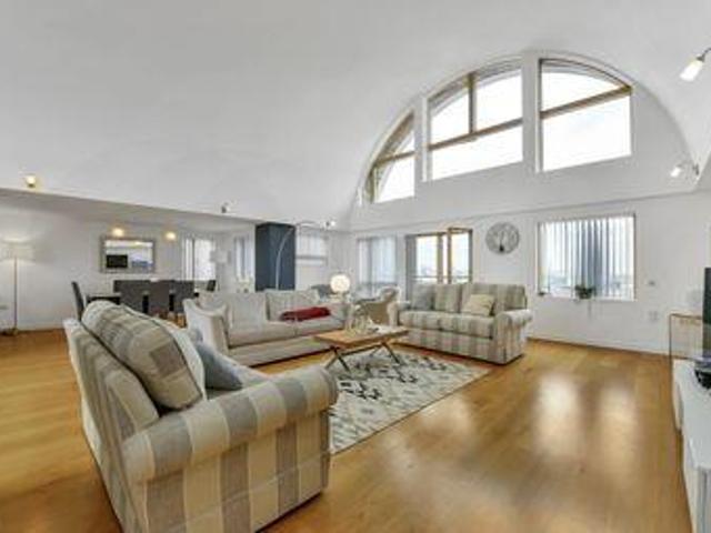 3 Bedrooms Flat for rent in Maurer Court, Mudlarks Boulevard, London SE10