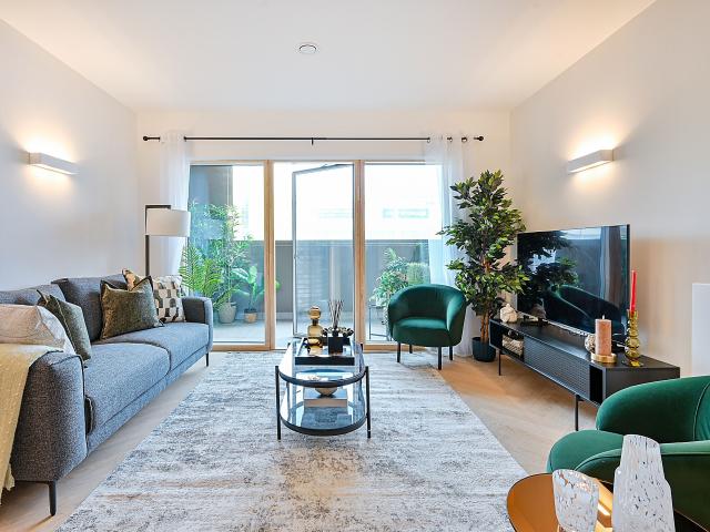 3 Bedrooms Flat for Rent in Madeleine Court | Foxtons