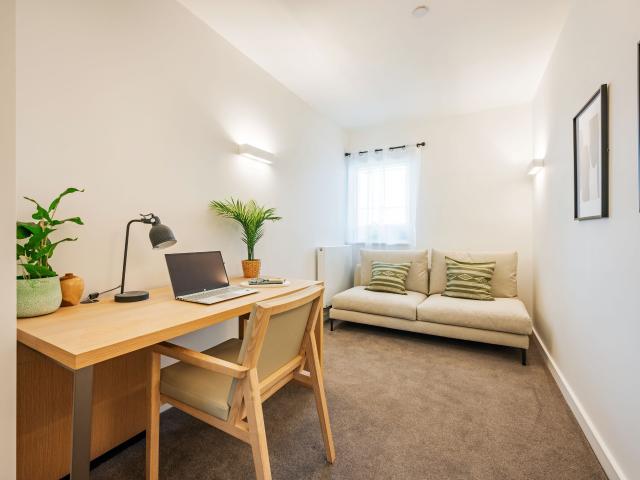 3 Bedrooms Flat for Rent in Madeleine Court | Foxtons
